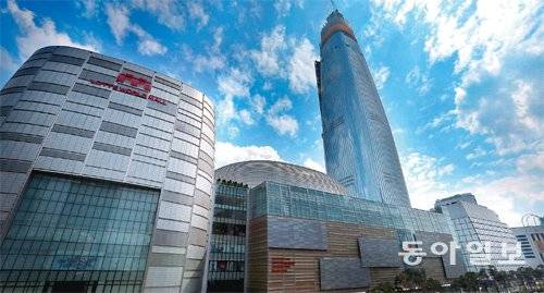 프리미엄 뷰 30만 명의 환호 롯데월드몰·타워 복합문화공간으로 뜬다