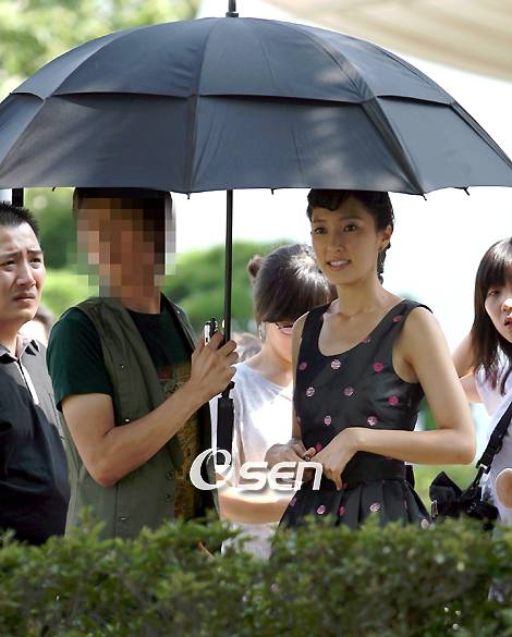 [사진]왕빛나,'햇빛이 너무 뜨거워요'