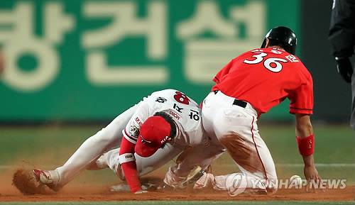 -프로야구- 안치용 결승타..SK 1승 남았다(종합)