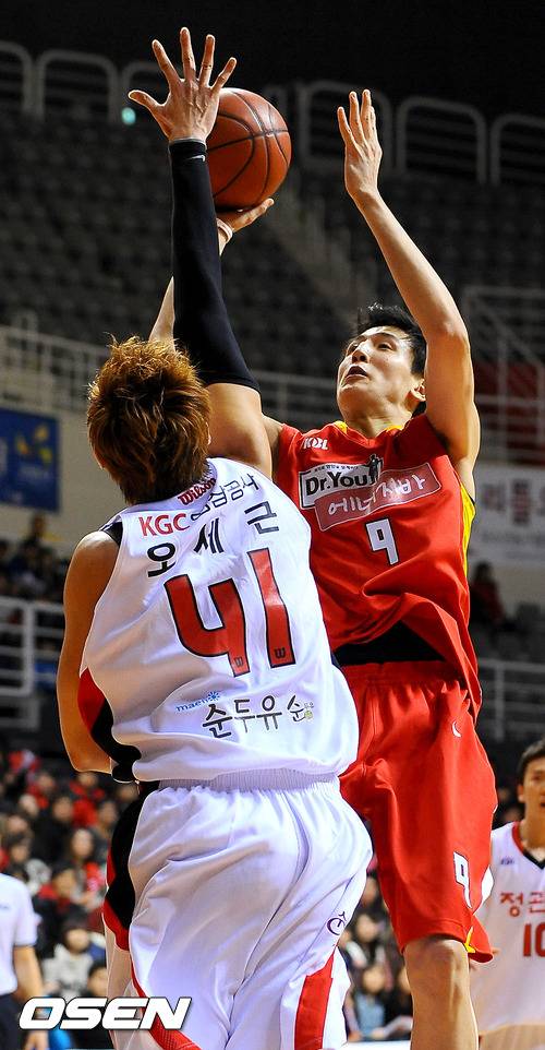 '최진수 19점' 오리온스, KGC 9연승 저지..탈꼴찌