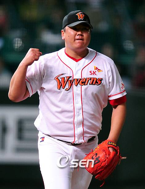 '채병룡 1156일만의 승리' SK, 4연승..KIA 5연패