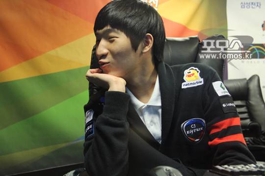 롤플레이어 Cj 엠퍼러 김진현 주 챔피언은 이즈리얼