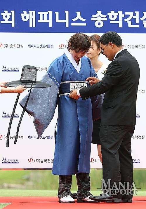 도포 입는 김우현 새 신랑 같은 기분 포토