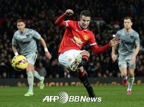 판페르시, EPL 5년 연속 10+골..진행형으로는 유일