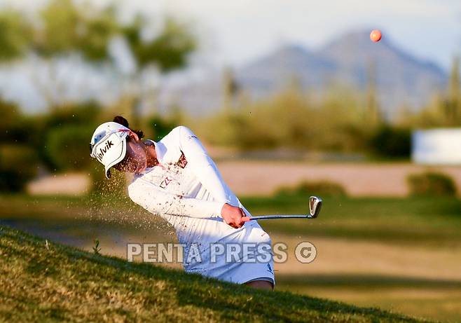 [포토] 최운정 벙커샷 - 2015 LPGA JTBC 파운더스 컵 2라운드 (32)