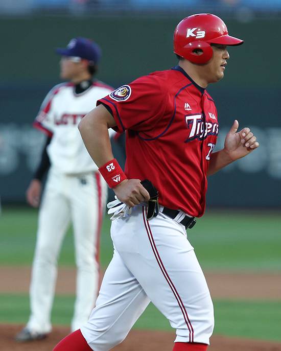 '빅초이' 최희섭, KBO리그 역대 70번째 개인 통산 100호 홈런