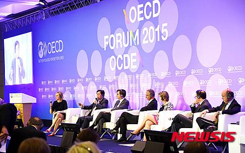 최경환 부총리 'OECD 리더쉽 발휘 중요'