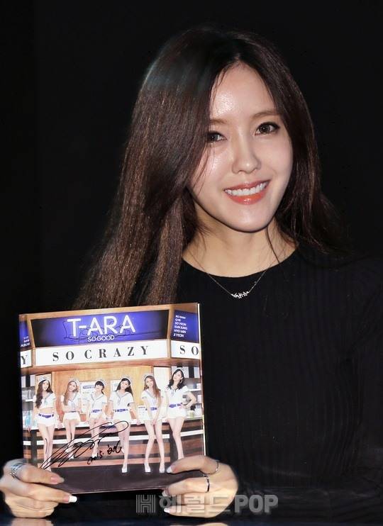 포토 티아라 효민 제 사인 어때요