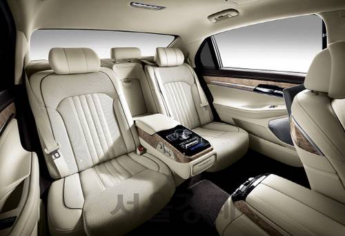 [제네시스 EQ900 직접 몰아보니] 곡선터널 안전한 자율주행 .. 시속 150km서도 실내 조용