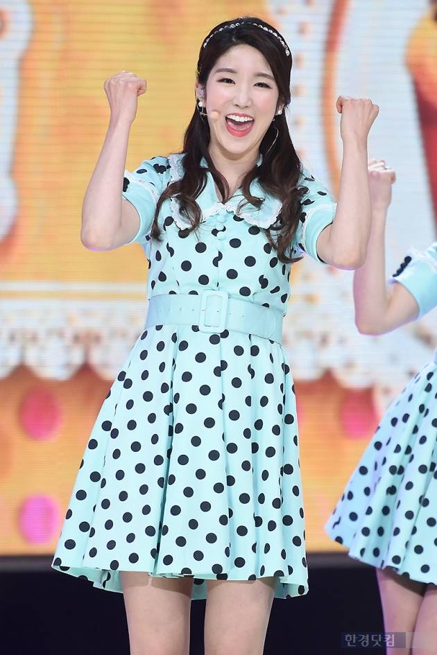 포토 라붐 지엔 주먹 불끈 쥐고 깜찍한 미소~