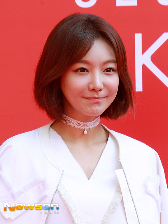 포토엔 신소율 남심 녹이는 애교표정