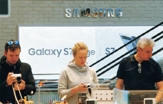 삼성·LG 1분기 '깜짝 실적'..갤S7·G5 성과는 '극과 극'