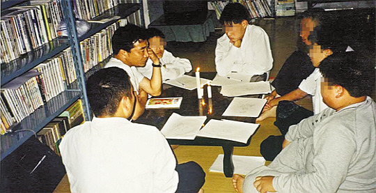 사재털어 공동학습장운영사고뭉치 제자들과 먹고 자