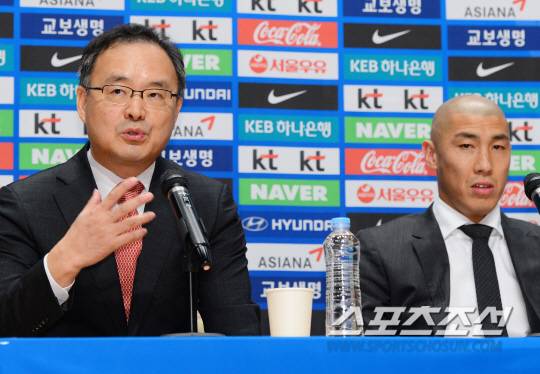 포토 차두리 전력분석관 선임배경 밝히는 이용수 기술위원장