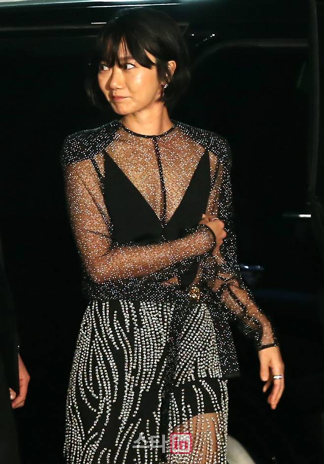 포토 배두나 시선 둘곳 없는 시스루 패션