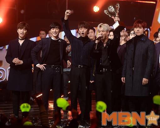 B1A4 '우리가 1위했어요!' [MBN포토]