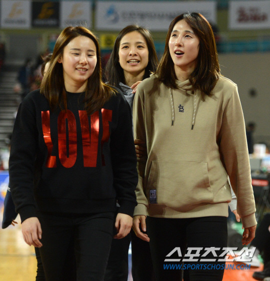 포토 김단비 김연주 최윤아 즐거운 마음으로 농구 관람~