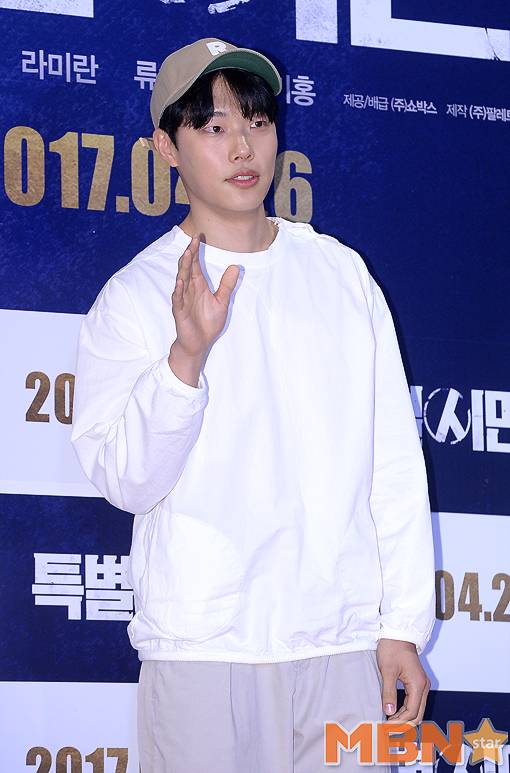 류준열 '특별시민급 멋진 손인사' [MBN포토]