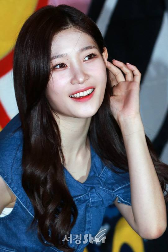 다이아 정채연 블링블링한 눈빛~
