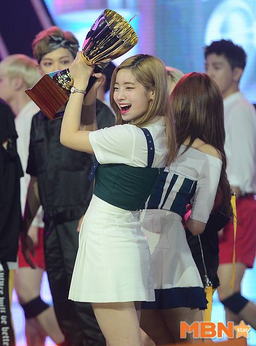 다현 '트로피 들고 짜릿~찌릿~' [MBN포토]