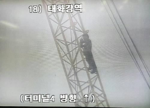 임금체불 항의 50대 타워크레인서 2시간 고공농성