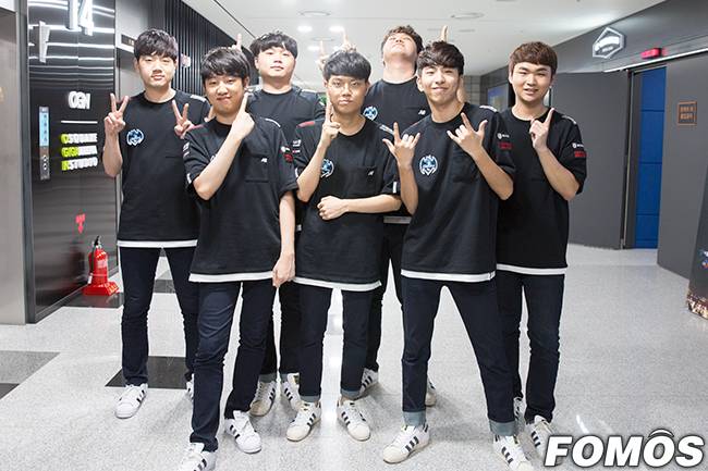 포토 선두 나선 롱주 게이밍 이 기쁨을 온몸으로