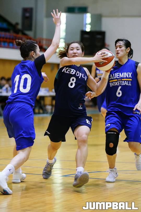 [17박신자컵] '3점 13개' KEB하나은행, 삼성생명 꺾으며 대회마감..우승컵은 KDB생명으로