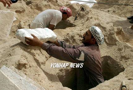 IRAQ BURIAL CEREMONY