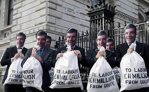 BRITAIN ELECTION CAMPAIGN STUNT