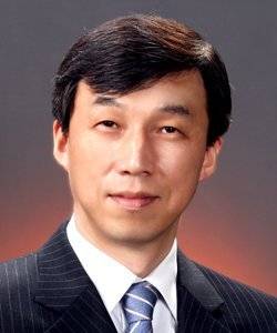 Lee to head pharmaceutical trade group