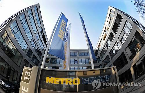 FILE GERMANY ECONOMY METRO