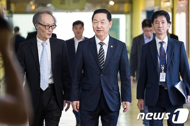 김상곤 교육부총리 특수학교 한국우진학교 방문