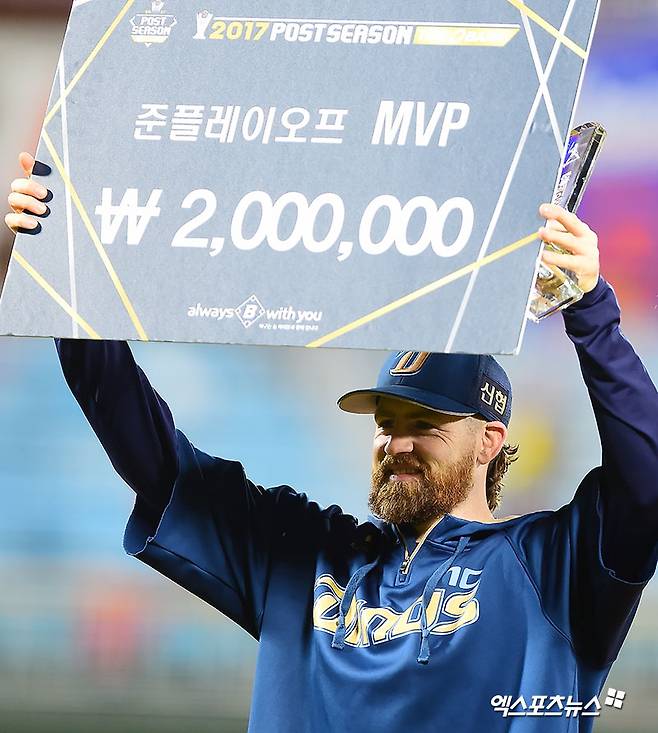 [준PO] '13⅓이닝 1실점' NC 해커, 준PO MVP 영예