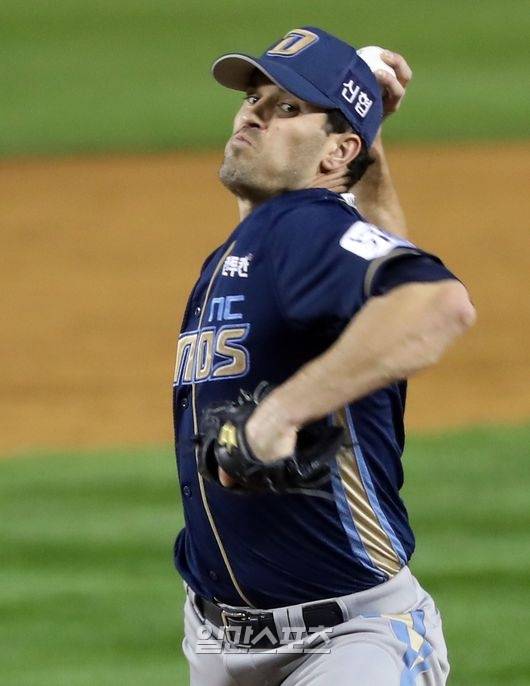 [PO2] '1이닝 5투수' NC, 역대 PS 한 이닝 최다출장 타이