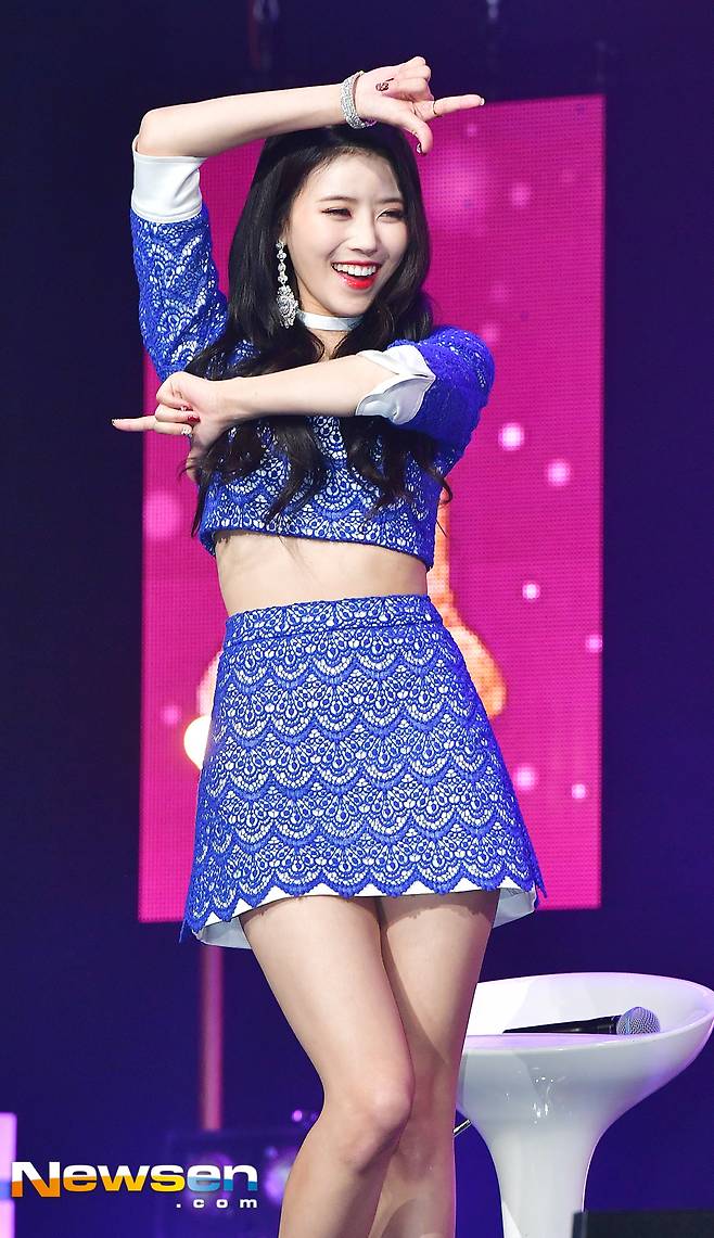 포토엔hd 러블리즈 이미주 복근 완벽하게 드러낸 절개의상
