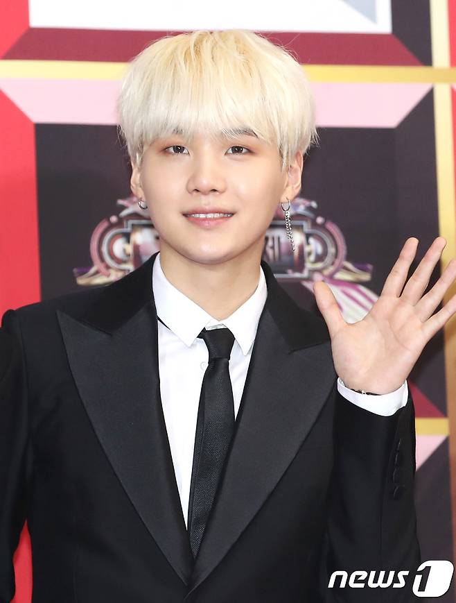방탄소년단 슈가 설탕처럼 달콤한 눈빛