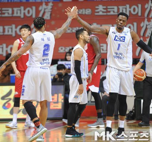 2위 KCC '9위 오리온에 진땀승' [MK포토]