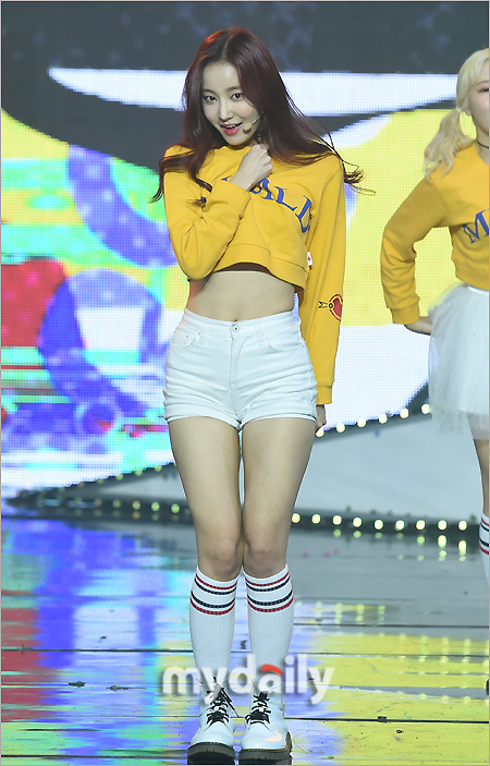 Md화보 한 손으로도 잡히겠어모모랜드 연우 초극세사 허리