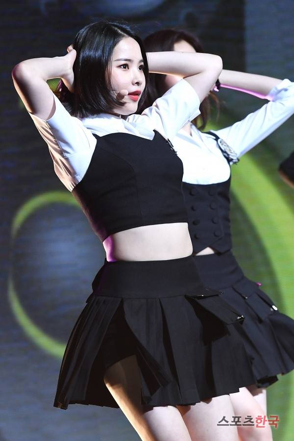 위키미키 리나 단발병 부르는 헤어스타일