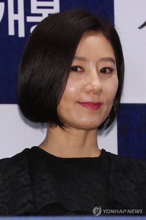 김희애 이 미모 놓치지 않을거예요
