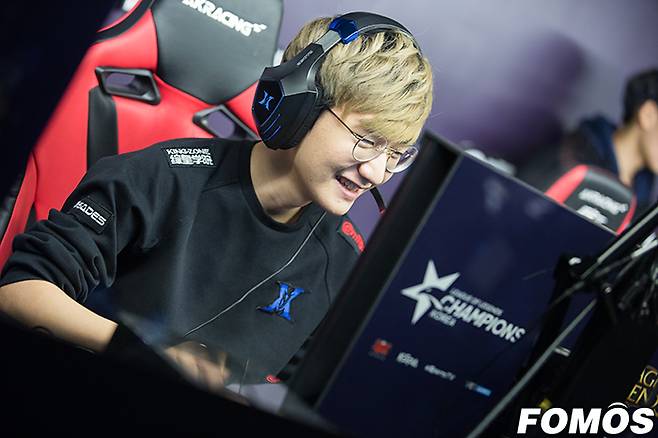 롤챔스 피넛 한왕호 원맨쇼 킹존 Sk텔레콤 완파하고 4연승