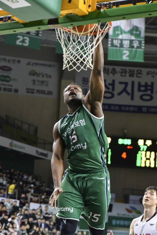 [프로농구] '버튼 36득점' DB, KGC 꺾고 우승 '매직넘버 1'