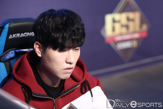 Gsl 어윤수 샌드위치 작전 성공하며 기선 제압 1 0