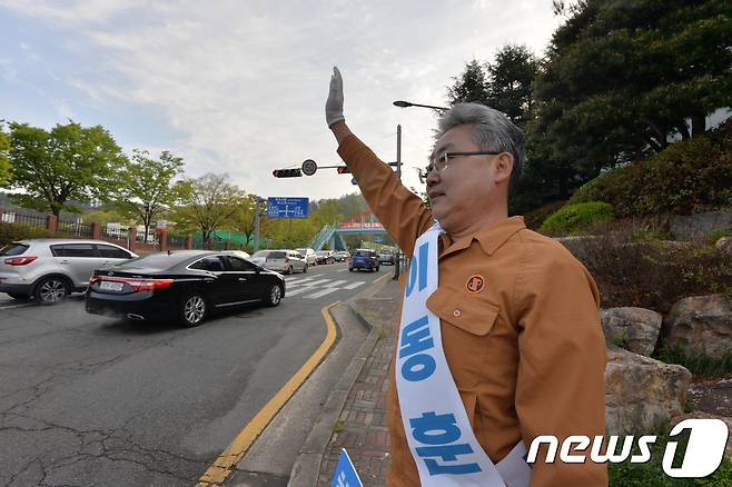 포스코 근무복 입은 예비후보 초심 잃지 않으려
