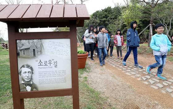 자연주의 철학자 소로의 지혜 13km 산책길서 깨달아요