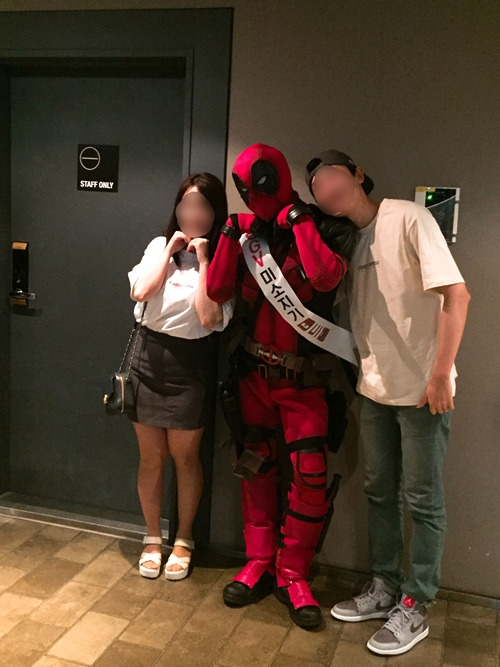데드풀2 그 분이 오신다 서울 극장가 깜짝 코스튬 이벤트