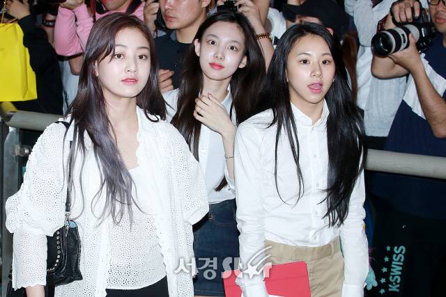 트와이스twice 지효 나연 채영 화이트로 맞춘 공항패션