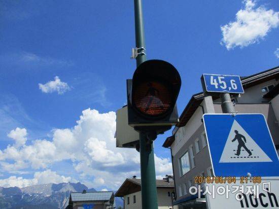 레오강 리포트 횡단보도 앞 무조건 정지사고 보기 힘든 오스트리아 도로