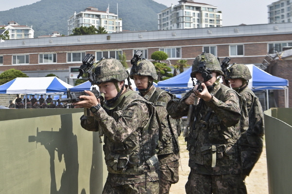 해군 진기사 경계헌병 팀 전술 기량 경연대회 시행