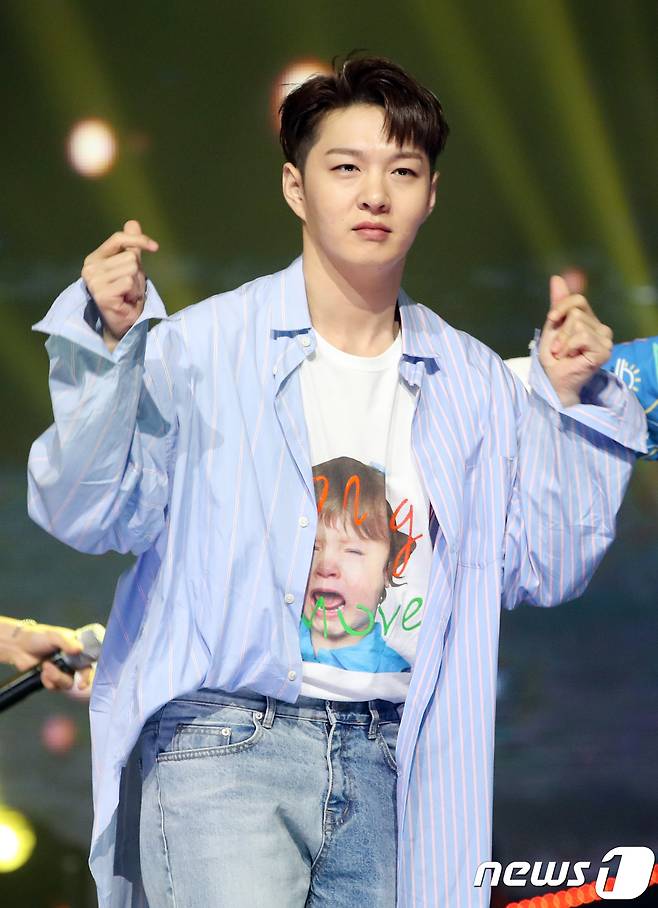 비투비 이창섭 무심한듯 사랑 가득 담긴 하트